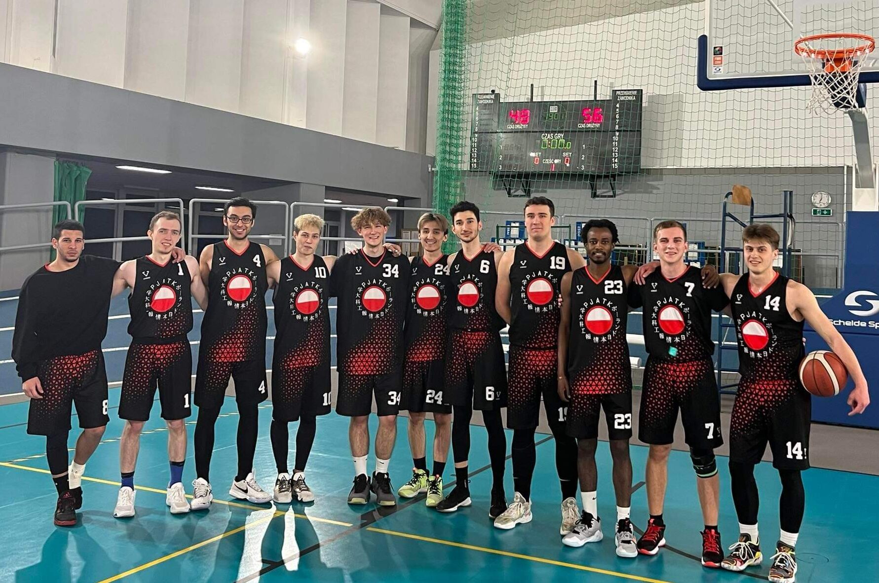 w PJATK - Polsko-Japońska Akademia Technik Komputerowych