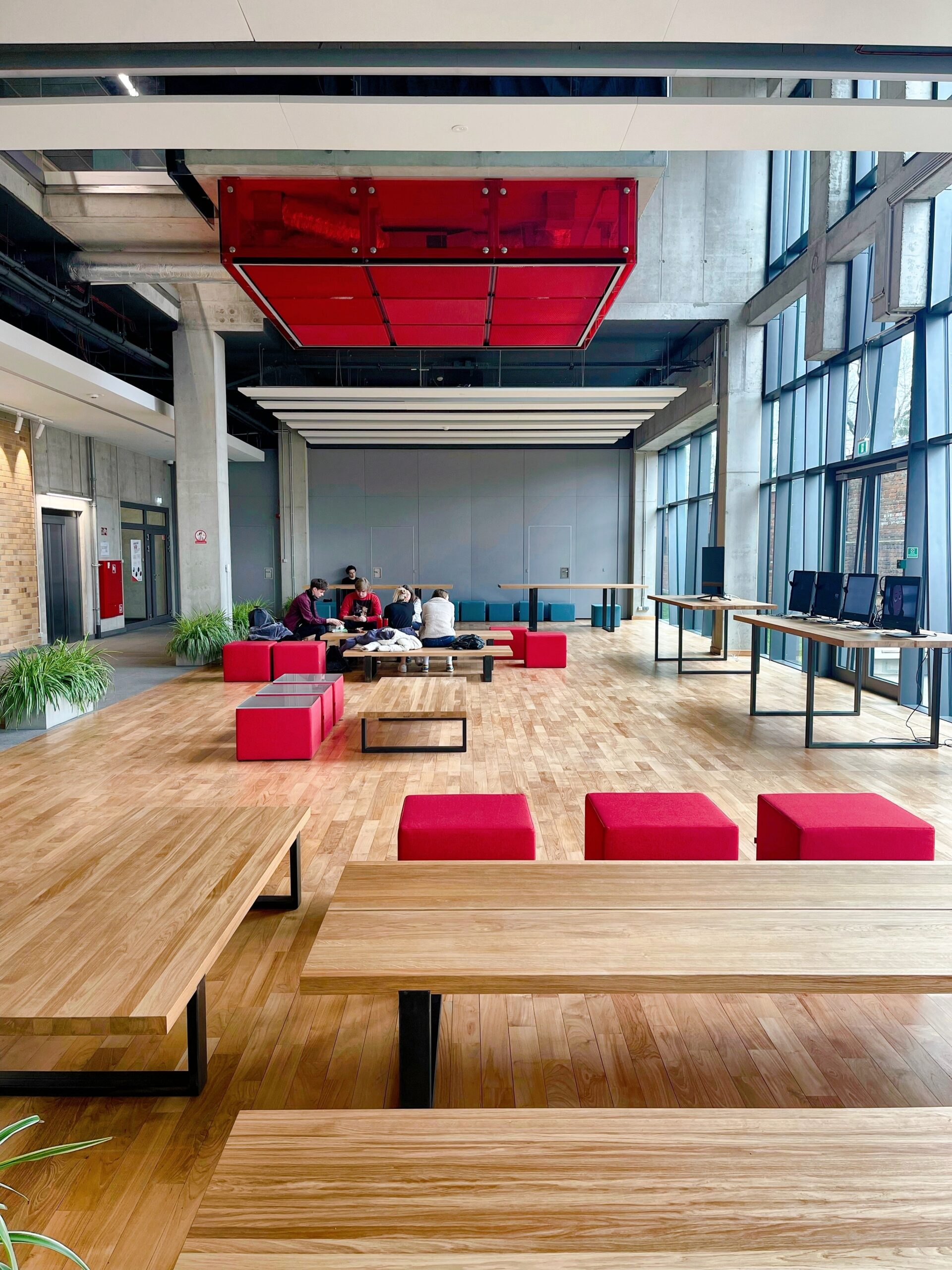 Wydziały - Polsko-Japońska Akademia Technik Komputerowych