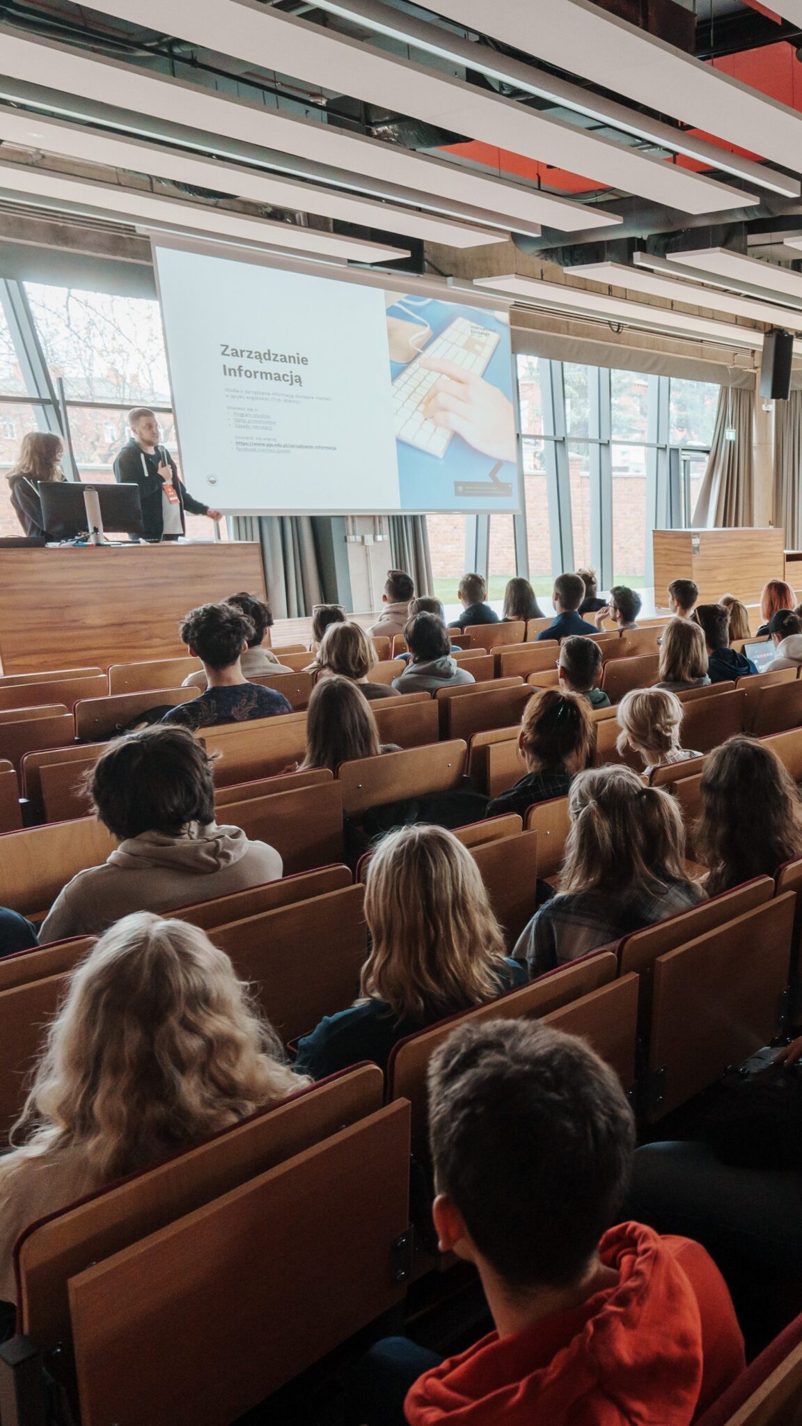 Jakie studia wybrać – dzienne czy zaoczne? - PJATK