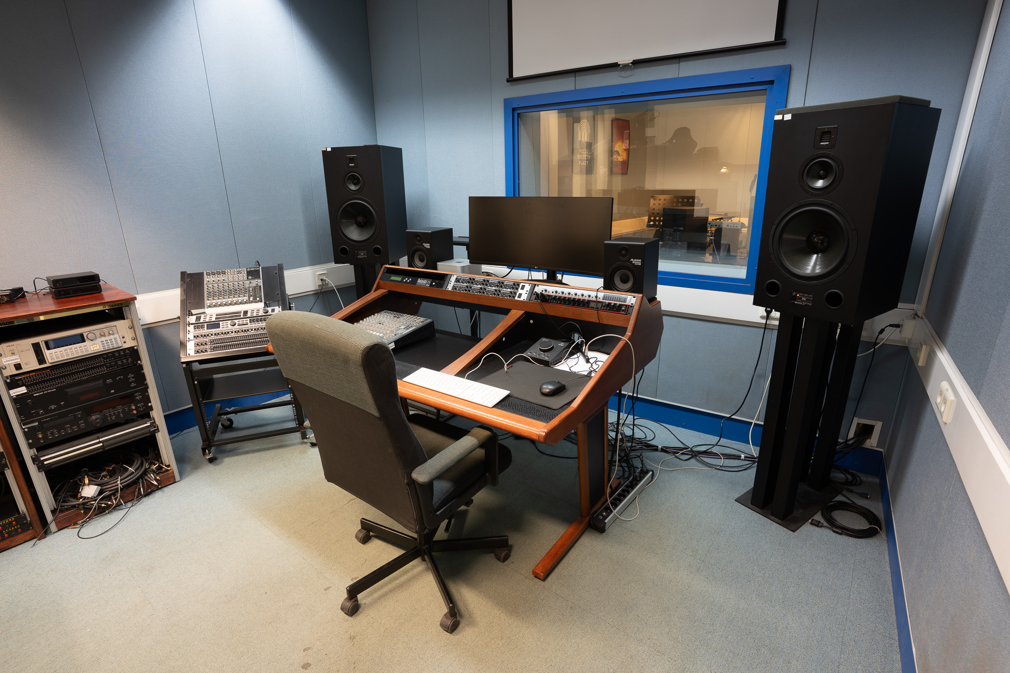 Sound Laboratory - Polish-Japanese Academy of Information Technology